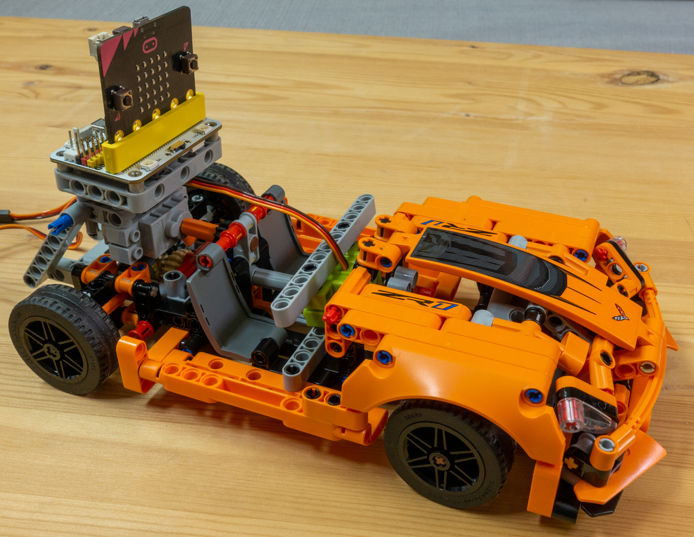 Nextech | Robotika – ovládanie modelov LEGO Technic mikropočítačom BBC ...